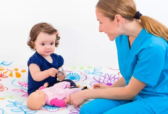 Os cuidados na contratação de uma babá – Guia do Bebê