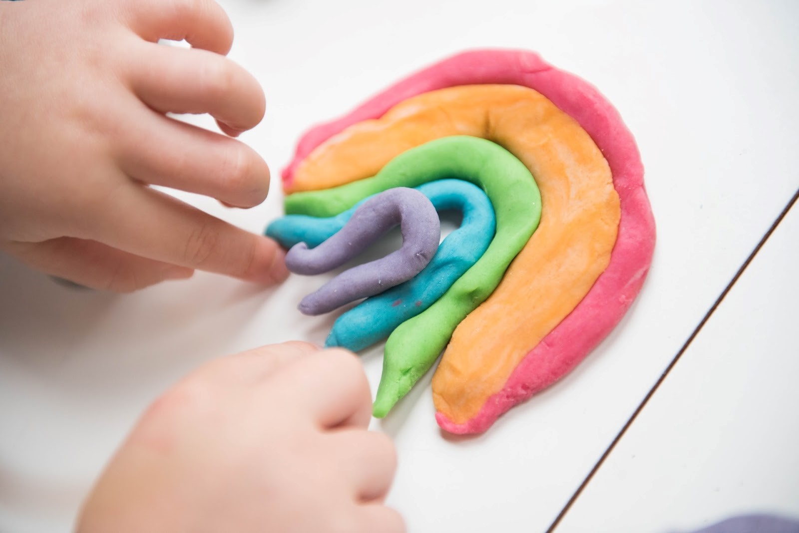 Aprenda 5 Brincadeiras Super Divertidas para Estimulação Sensorial no ...